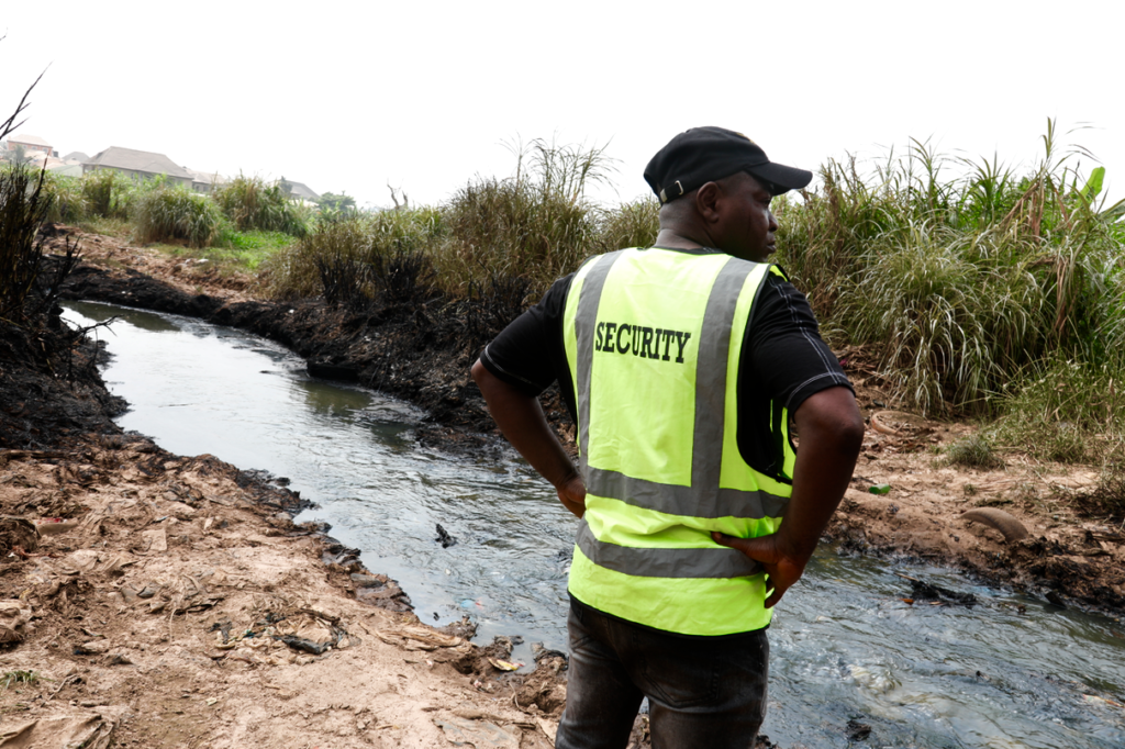 PHOTOS: NNPC pipeline on fire as electricity transmission tower collapses in Lagos | TheCable