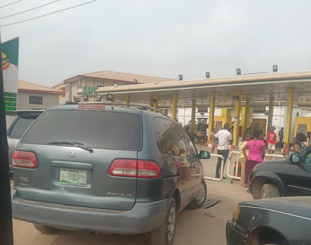 PHOTOS: Panic buying as queues return to fuel stations in Lagos, Abuja | TheCable