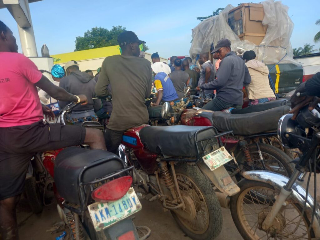PHOTOS: Queues return to Lagos, Abuja after Tinubu's petrol subsidy removal speech | TheCable