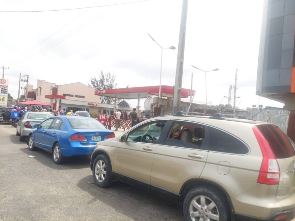 PHOTOS: Traffic congestion as petrol queues resurface in Lagos | TheCable