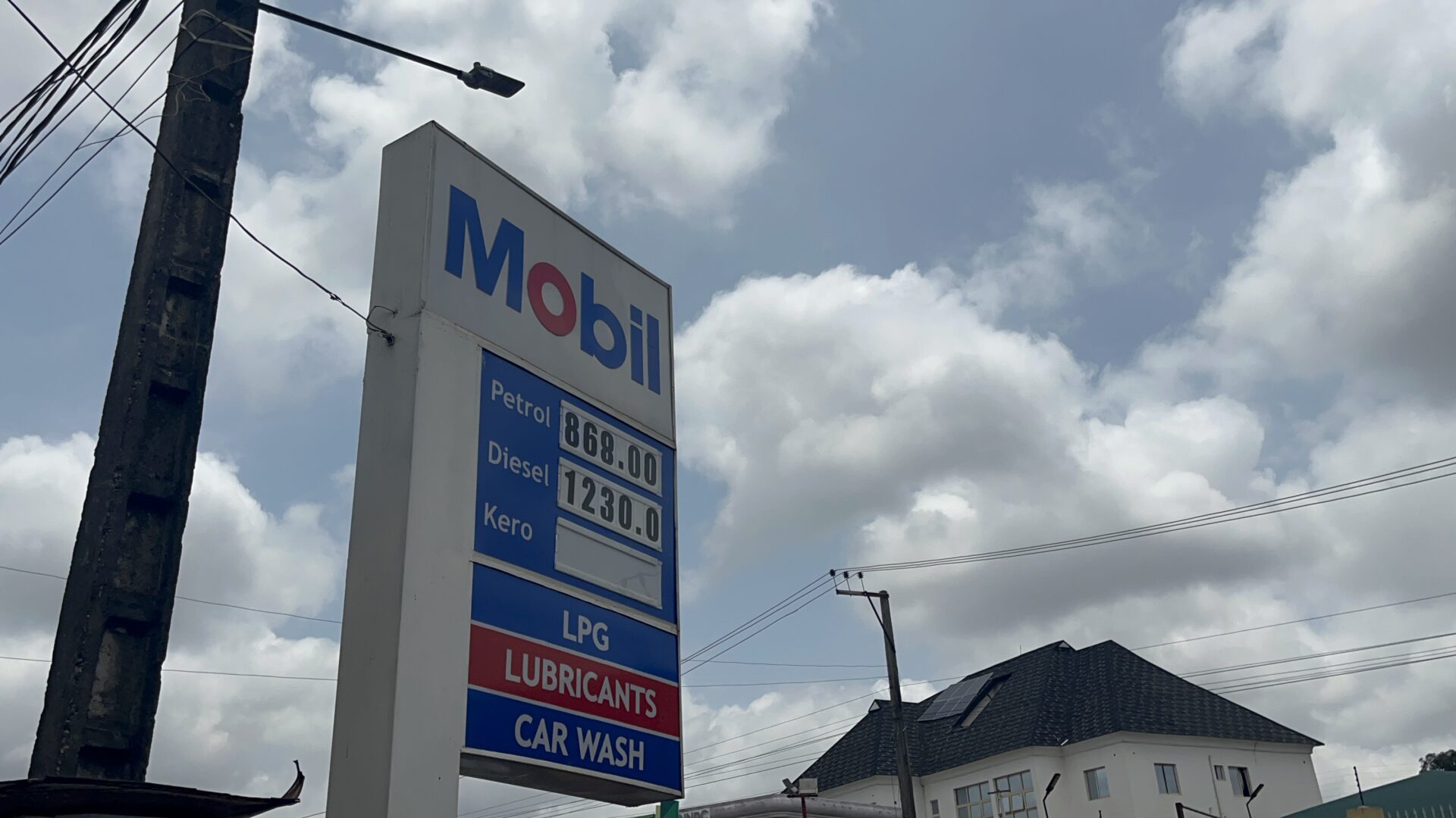 PHOTOS: Petrol queues worsen in Lagos, Abuja as pump price increases | TheCable